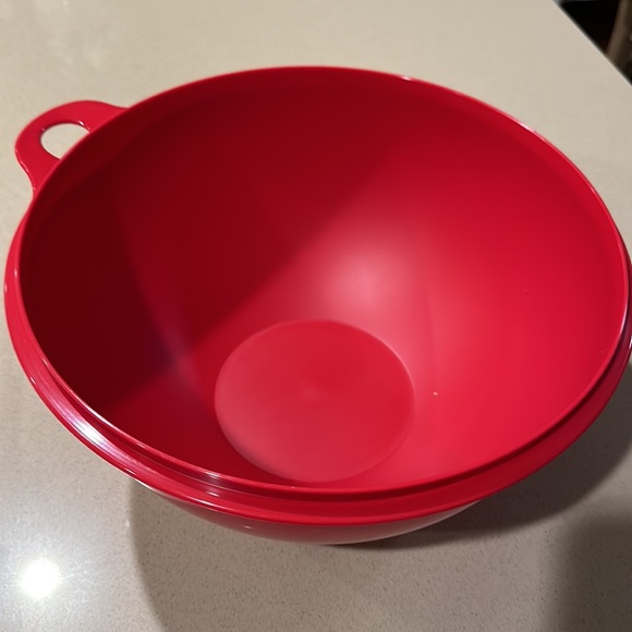 Tupperware | Kitchen | Tupperware Thatsa Large Bowl 78l 32 Cup New ...